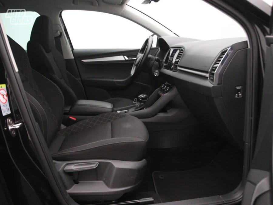 Black Skoda Karoq 2021 in Vilnius, with an engine capacity of 1.50 L and mileage of 158 thousand km for 18199 €, photo 15 on AUTOMOTO.COM.LV