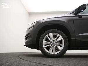 Black Skoda Karoq 2021 in Vilnius, with an engine capacity of 1.50 L and mileage of 158 thousand km for 18199 €, photo 29 on AUTOMOTO.COM.LV
