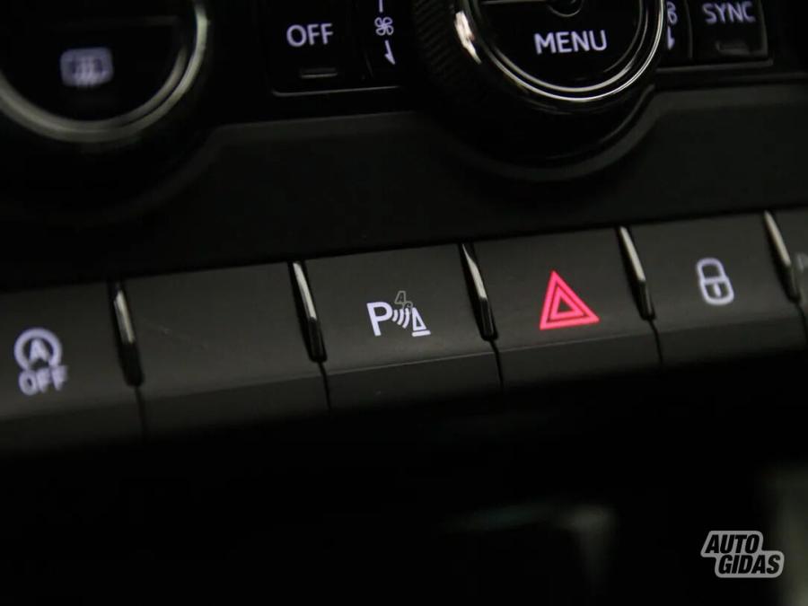 Black Skoda Karoq 2021 in Vilnius, with an engine capacity of 1.50 L and mileage of 158 thousand km for 18199 €, photo 31 on AUTOMOTO.COM.LV