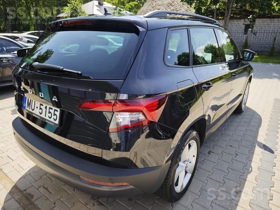 Black Skoda Karoq 2021 in Riga, with an engine capacity of 1.60 L and mileage of 143 thousand km for 19000 €, photo 5 on AUTOMOTO.COM.LV