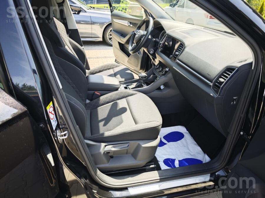 Black Skoda Karoq 2021 in Riga, with an engine capacity of 1.60 L and mileage of 143 thousand km for 19000 €, photo 7 on AUTOMOTO.COM.LV