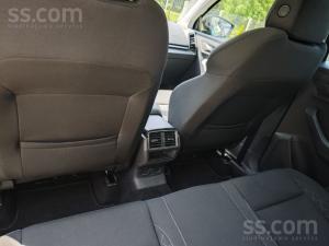 Black Skoda Karoq 2021 in Riga, with an engine capacity of 1.60 L and mileage of 143 thousand km for 19000 €, photo 9 on AUTOMOTO.COM.LV