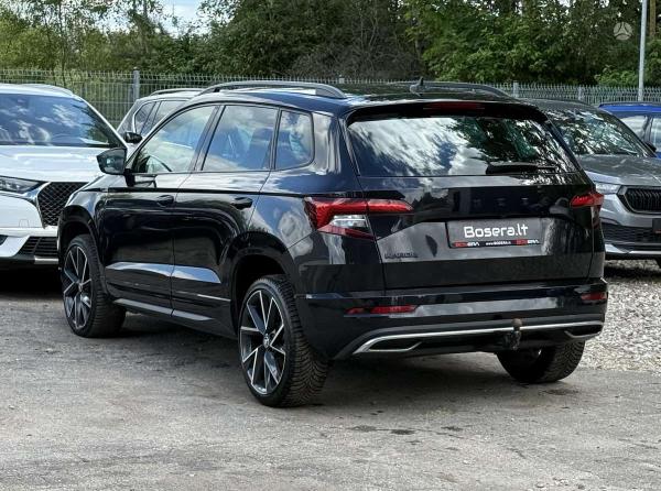 Black Skoda Karoq 2021 in Vilnius, with an engine capacity of 1.50 L and mileage of 204 thousand km for 18990 €, photo 5 on AUTOMOTO.COM.LV
