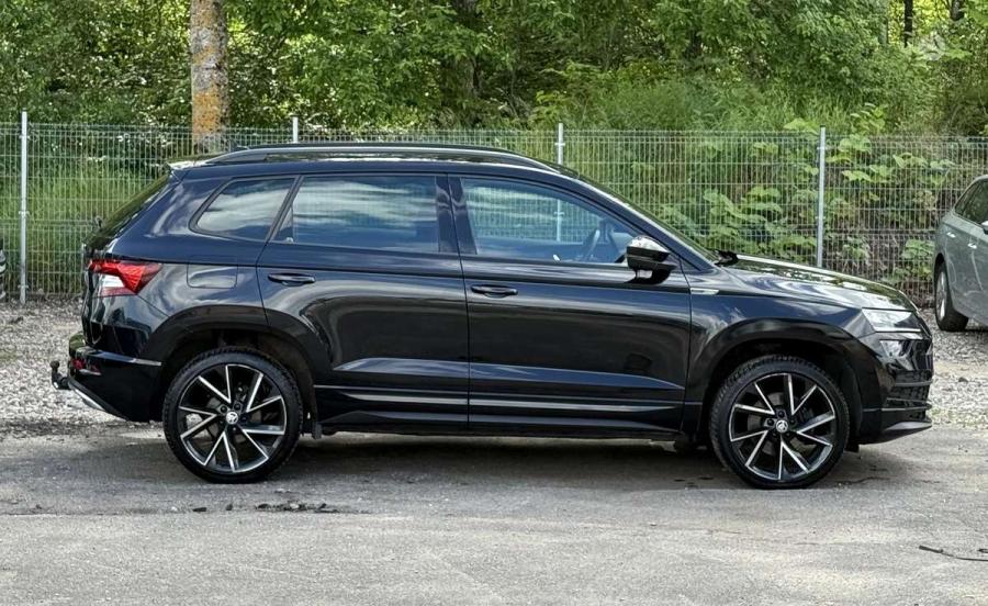 Black Skoda Karoq 2021 in Vilnius, with an engine capacity of 1.50 L and mileage of 204 thousand km for 18990 €, photo 9 on AUTOMOTO.COM.LV