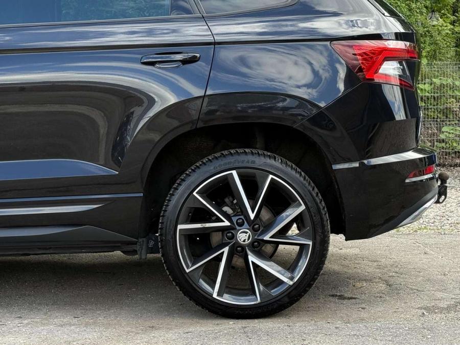 Black Skoda Karoq 2021 in Vilnius, with an engine capacity of 1.50 L and mileage of 204 thousand km for 18990 €, photo 14 on AUTOMOTO.COM.LV