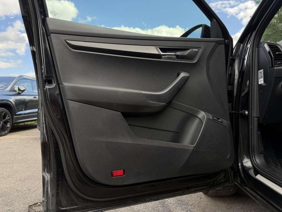 Black Skoda Karoq 2021 in Vilnius, with an engine capacity of 1.50 L and mileage of 204 thousand km for 18990 €, photo 16 on AUTOMOTO.COM.LV