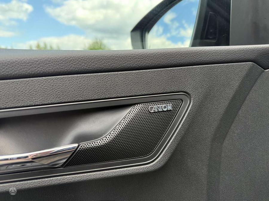 Black Skoda Karoq 2021 in Vilnius, with an engine capacity of 1.50 L and mileage of 204 thousand km for 18990 €, photo 17 on AUTOMOTO.COM.LV
