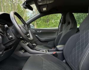 Black Skoda Karoq 2021 in Vilnius, with an engine capacity of 1.50 L and mileage of 204 thousand km for 18990 €, photo 21 on AUTOMOTO.COM.LV