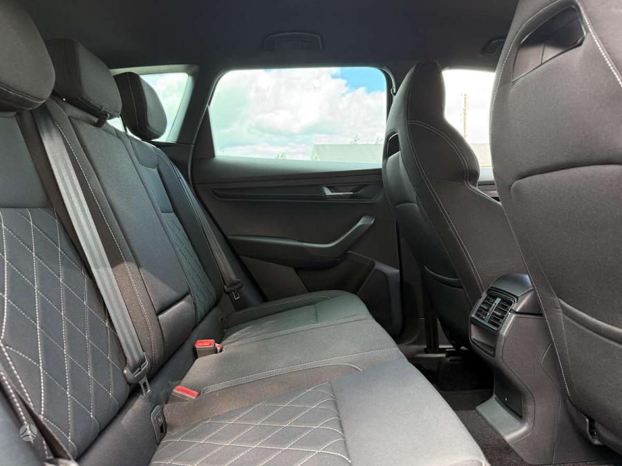 Black Skoda Karoq 2021 in Vilnius, with an engine capacity of 1.50 L and mileage of 204 thousand km for 18990 €, photo 29 on AUTOMOTO.COM.LV
