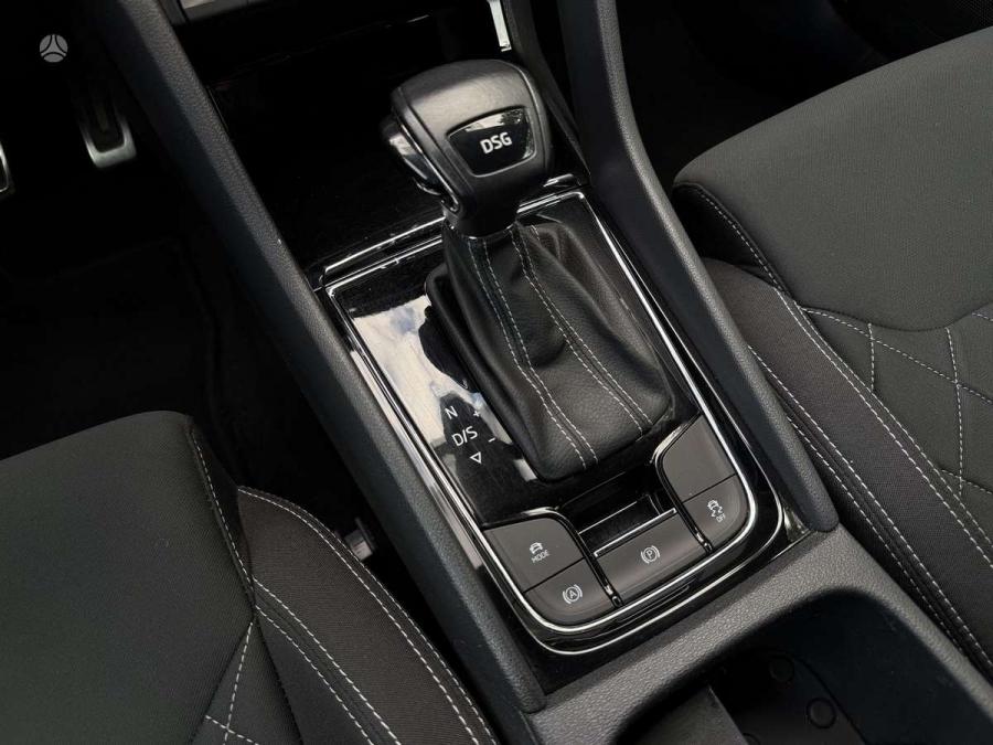 Black Skoda Karoq 2021 in Vilnius, with an engine capacity of 1.50 L and mileage of 204 thousand km for 18990 €, photo 37 on AUTOMOTO.COM.LV