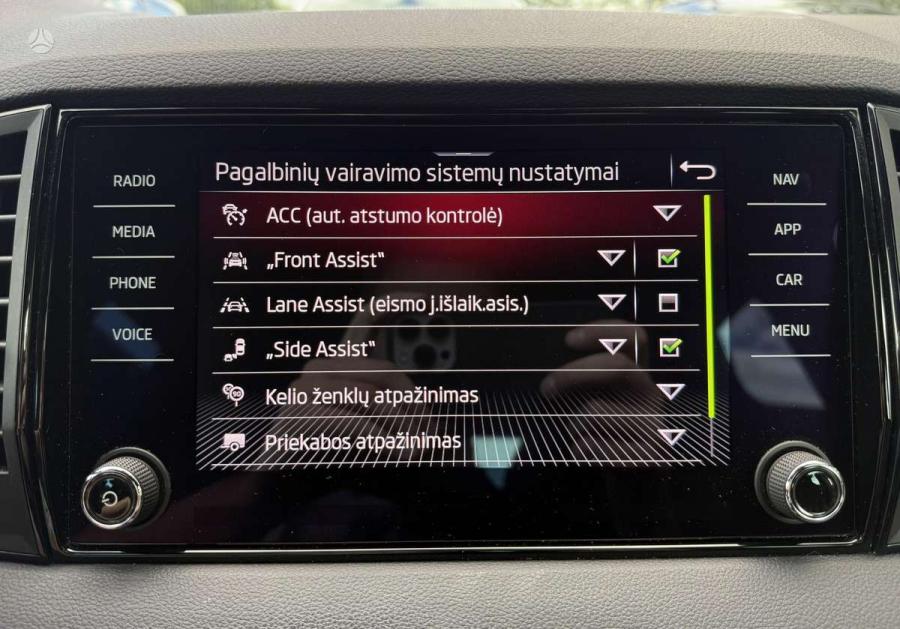 Black Skoda Karoq 2021 in Vilnius, with an engine capacity of 1.50 L and mileage of 204 thousand km for 18990 €, photo 41 on AUTOMOTO.COM.LV