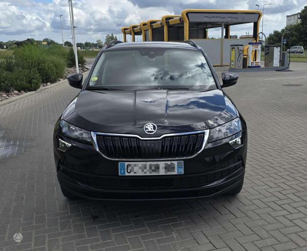 Black Skoda Karoq 2021 in Taurage, with an engine capacity of 1.97 L and mileage of 236 thousand km for 13700 €, photo 2 on AUTOMOTO.COM.LV