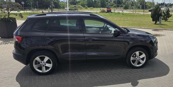 Black Skoda Karoq 2021 in Taurage, with an engine capacity of 1.97 L and mileage of 236 thousand km for 13700 €, photo 5 on AUTOMOTO.COM.LV