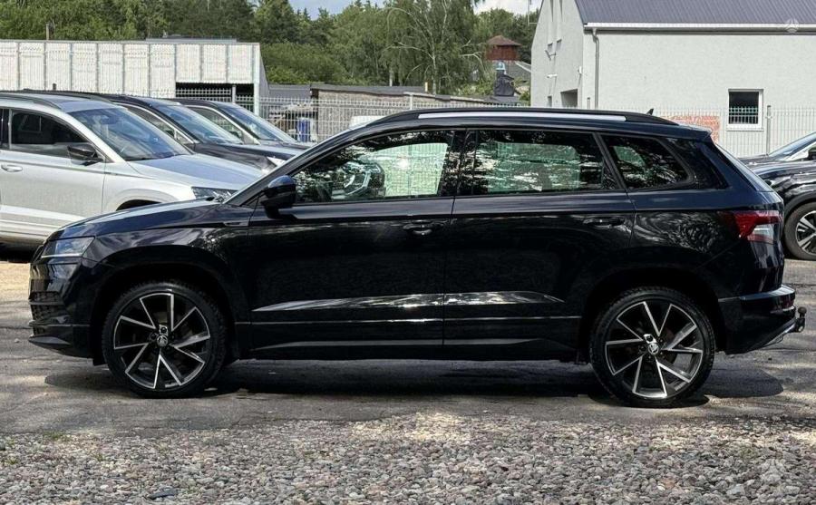 Black Skoda Karoq 2021 in Vilnius, with an engine capacity of 1.50 L and mileage of 204 thousand km for 18990 €, photo 5 on AUTOMOTO.COM.LV