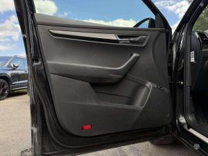 Black Skoda Karoq 2021 in Vilnius, with an engine capacity of 1.50 L and mileage of 204 thousand km for 18990 €, photo 16 on AUTOMOTO.COM.LV