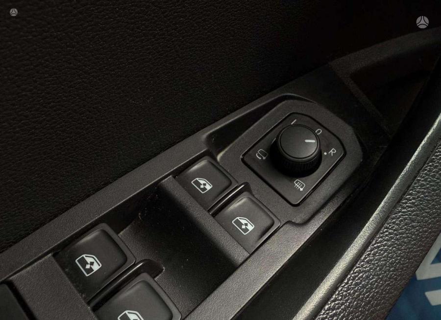 Black Skoda Karoq 2021 in Vilnius, with an engine capacity of 1.50 L and mileage of 204 thousand km for 18990 €, photo 18 on AUTOMOTO.COM.LV