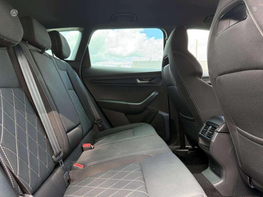 Black Skoda Karoq 2021 in Vilnius, with an engine capacity of 1.50 L and mileage of 204 thousand km for 18990 €, photo 29 on AUTOMOTO.COM.LV