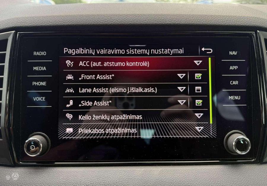 Black Skoda Karoq 2021 in Vilnius, with an engine capacity of 1.50 L and mileage of 204 thousand km for 18990 €, photo 41 on AUTOMOTO.COM.LV