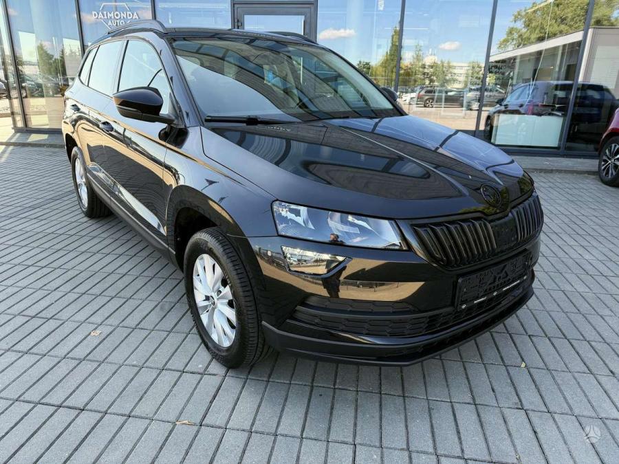 Black Skoda Karoq 2021 in Kaunas, with an engine capacity of 1.50 L and mileage of 185 thousand km for 15600 €, photo 3 on AUTOMOTO.COM.LV