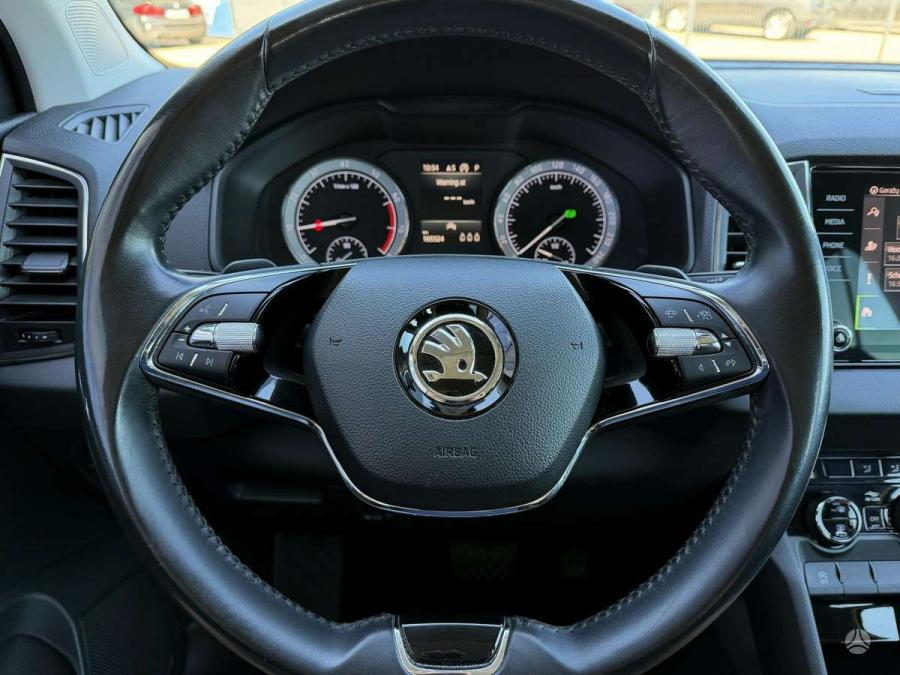 Black Skoda Karoq 2021 in Kaunas, with an engine capacity of 1.50 L and mileage of 185 thousand km for 15600 €, photo 7 on AUTOMOTO.COM.LV