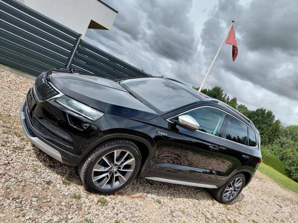 Black Skoda Karoq 2021 in Vilkaviskis, with an engine capacity of 1.97 L and mileage of 182 thousand km for 19300 €, photo 4 on AUTOMOTO.COM.LV