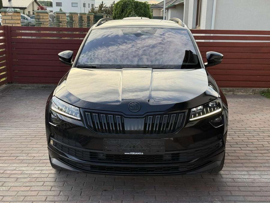 Black Skoda Karoq 2021 in Siauliai, with an engine capacity of 1.50 L and mileage of 215 thousand km for 18390 €, photo 3 on AUTOMOTO.COM.LV