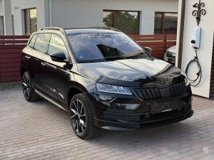 Black Skoda Karoq 2021 in Siauliai, with an engine capacity of 1.50 L and mileage of 215 thousand km for 18390 €, photo 4 on AUTOMOTO.COM.LV