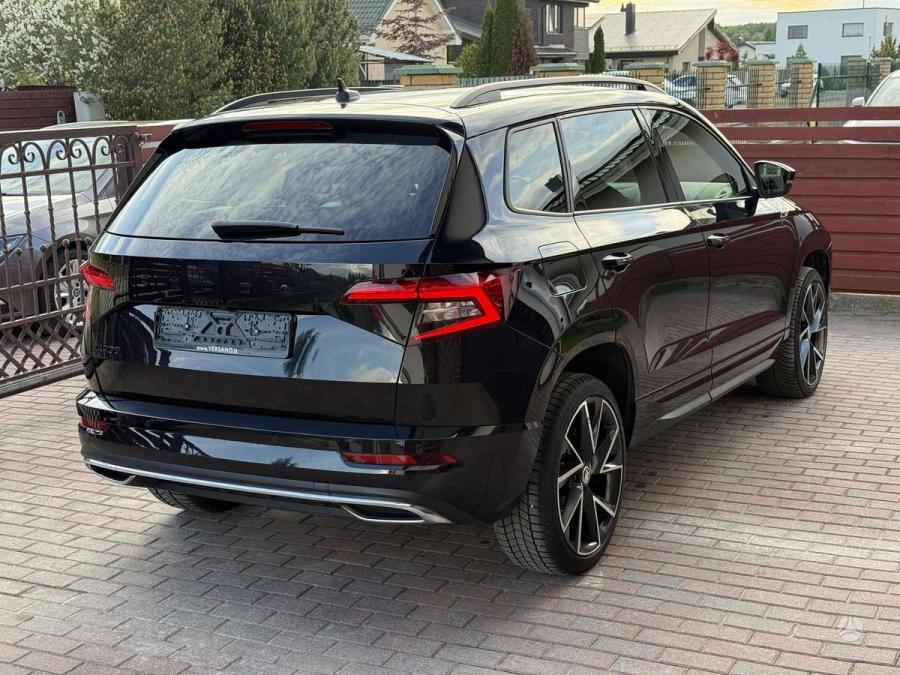 Black Skoda Karoq 2021 in Siauliai, with an engine capacity of 1.50 L and mileage of 215 thousand km for 18390 €, photo 6 on AUTOMOTO.COM.LV