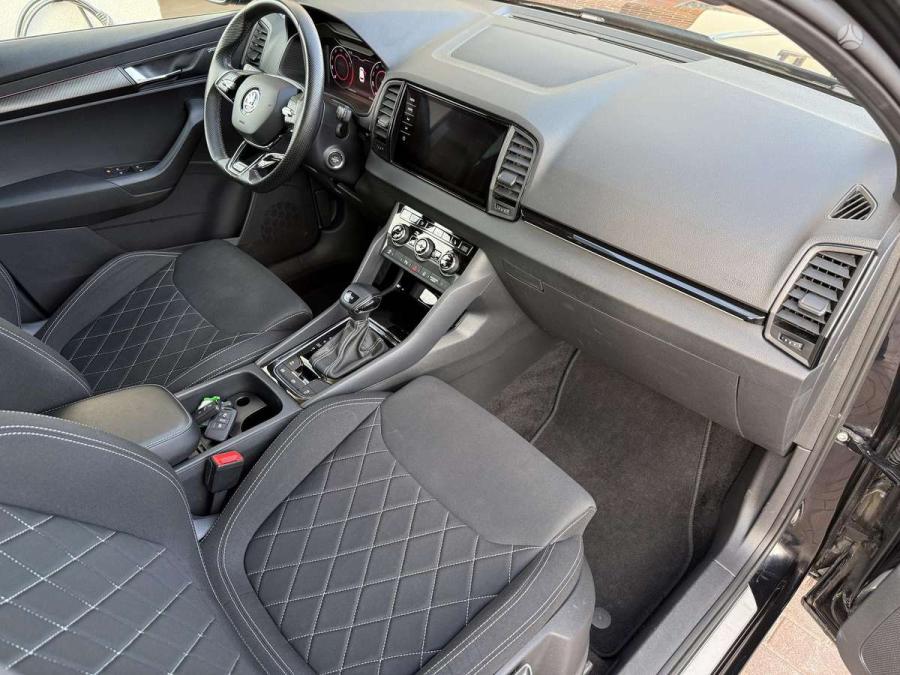 Black Skoda Karoq 2021 in Siauliai, with an engine capacity of 1.50 L and mileage of 215 thousand km for 18390 €, photo 22 on AUTOMOTO.COM.LV