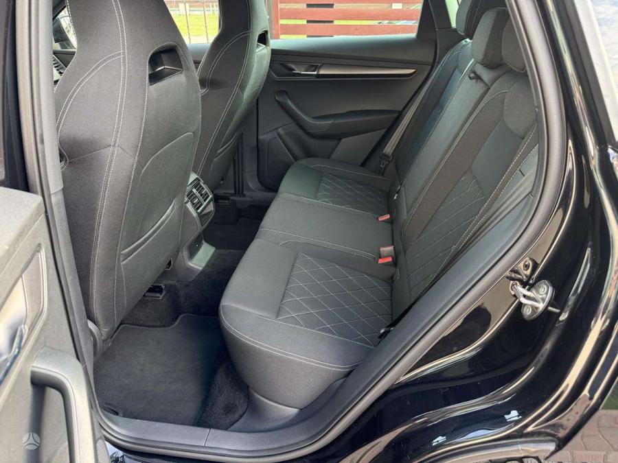 Black Skoda Karoq 2021 in Siauliai, with an engine capacity of 1.50 L and mileage of 215 thousand km for 18390 €, photo 25 on AUTOMOTO.COM.LV