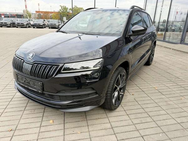 Black Skoda Karoq 2021 in Kaunas, with an engine capacity of 1.50 L and mileage of 218 thousand km for 15900 €, photo 1 on AUTOMOTO.COM.LV