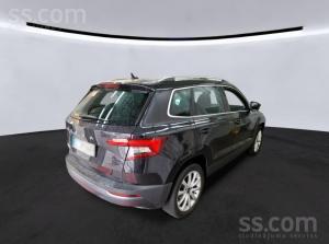 Black Skoda Karoq 2021 in Valmiera, with an engine capacity of 2.00 L and mileage of 90 thousand km for 19500 €, photo 4 on AUTOMOTO.COM.LV