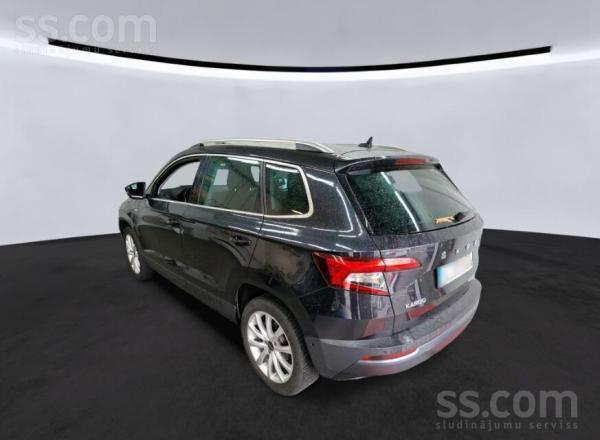 Skoda Karoq 2021 Valmiera vietnē Melns Skoda Karoq 2021 Valmiera, ar dzinēja tilpumu 2.00 L un nobraukumu 90 tūkst. km par 19500 €, foto 5 vietnē AUTOMOTO.COM.LV