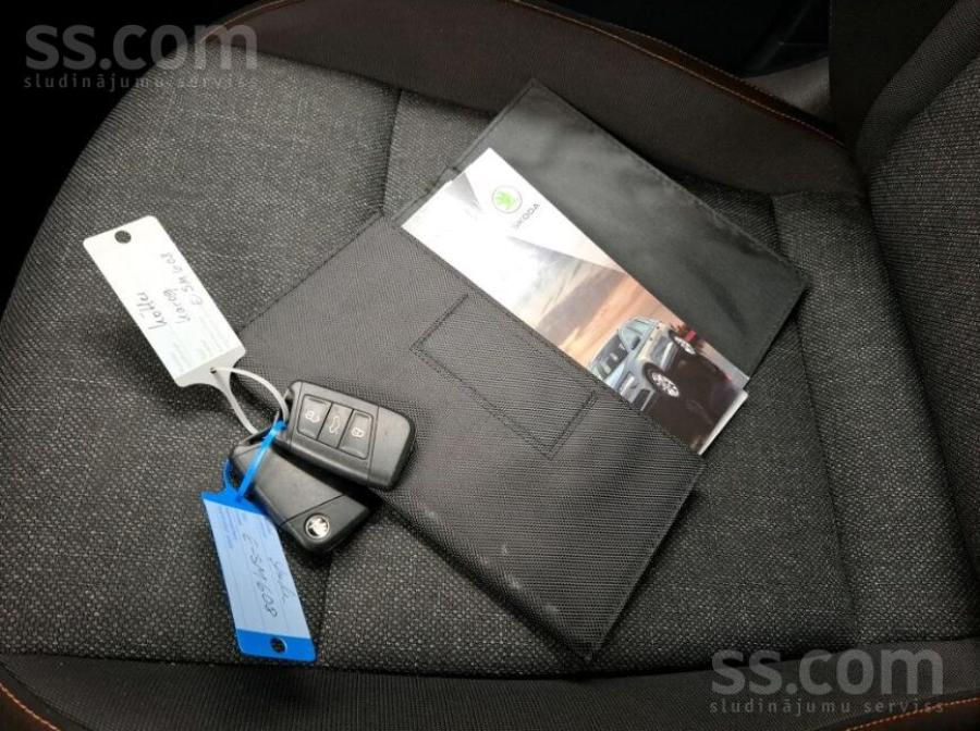 Black Skoda Karoq 2021 in Valmiera, with an engine capacity of 2.00 L and mileage of 90 thousand km for 19500 €, photo 9 on AUTOMOTO.COM.LV