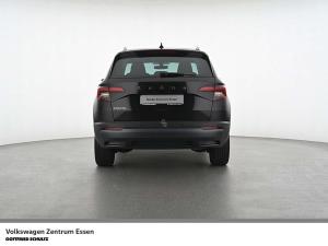 Black Skoda Karoq 2022 in Kaunas, with an engine capacity of 1.00 L and mileage of 34 thousand km for 25449 €, photo 4 on AUTOMOTO.COM.LV