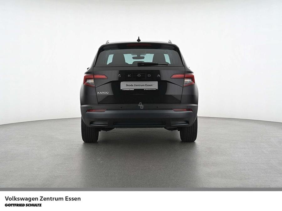 Black Skoda Karoq 2022 in Kaunas, with an engine capacity of 1.00 L and mileage of 34 thousand km for 25449 €, photo 4 on AUTOMOTO.COM.LV