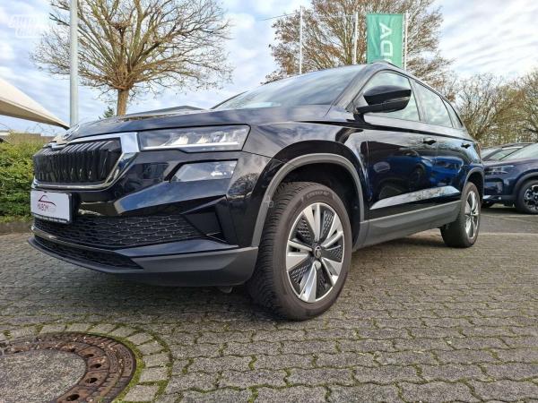 Black Skoda Karoq 2022 in Kaunas, with an engine capacity of 1.00 L and mileage of 12 thousand km for 23327 €, photo 6 on AUTOMOTO.COM.LV