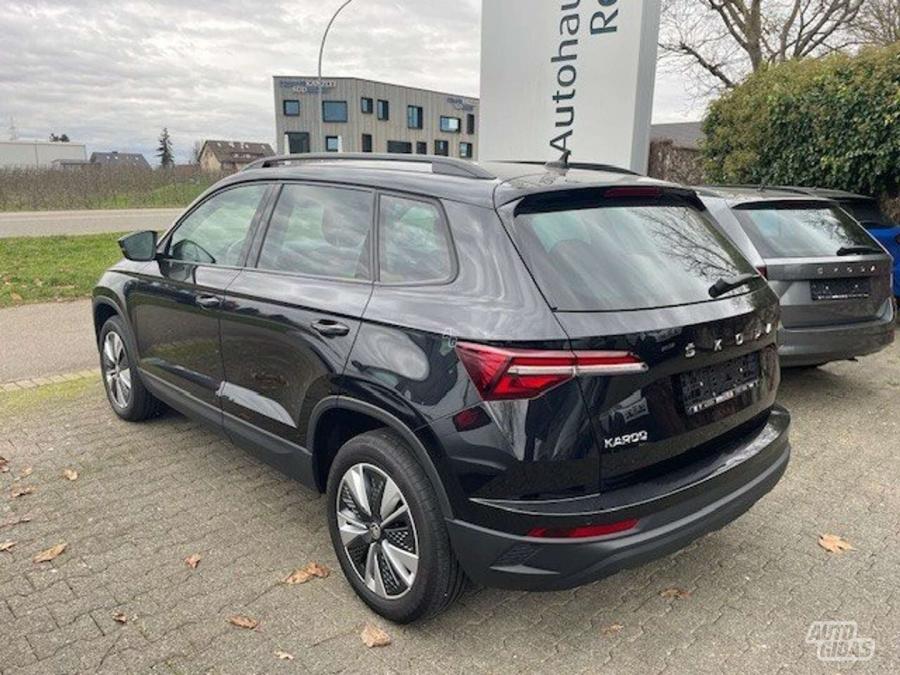 Black Skoda Karoq 2022 in Kaunas, with an engine capacity of 0.00 L and mileage of 48 thousand km for 30067 €, photo 3 on AUTOMOTO.COM.LV