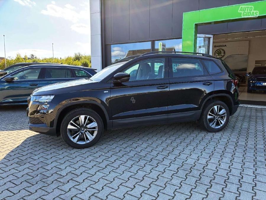 Melns Skoda Karoq 2022 Kauņa, ar dzinēja tilpumu 1.50 L un nobraukumu 35 tūkst. km par 28240 €, foto 2 vietnē AUTOMOTO.COM.LV