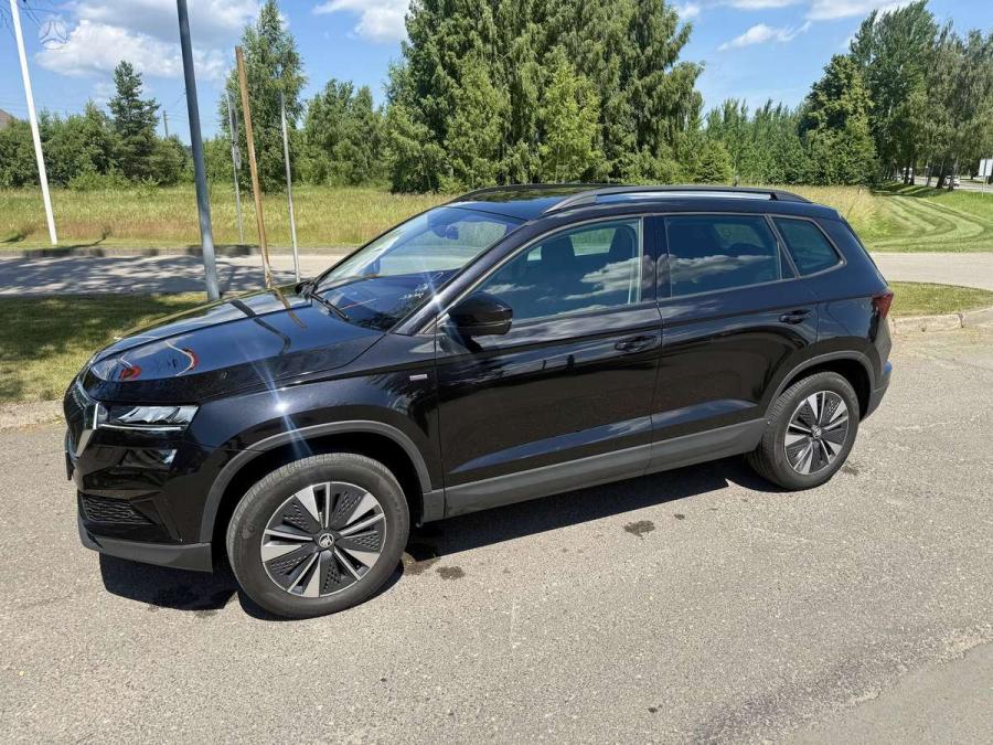 Black Skoda Karoq 2022 in Taurage, with an engine capacity of 1.97 L and mileage of 200 thousand km for 17900 €, photo 3 on AUTOMOTO.COM.LV