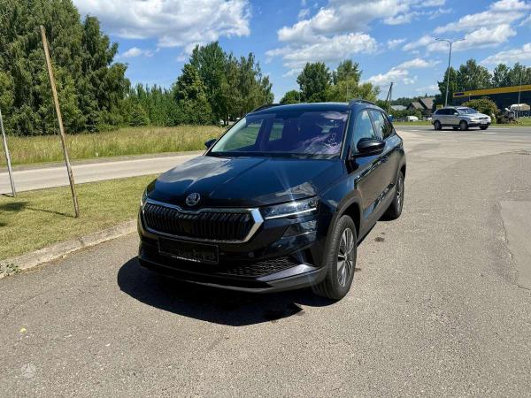 Black Skoda Karoq 2022 in Taurage, with an engine capacity of 1.97 L and mileage of 200 thousand km for 17900 €, photo 3 on AUTOMOTO.COM.LV