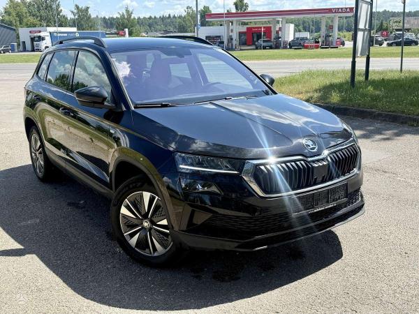 Black Skoda Karoq 2022 in Taurage, with an engine capacity of 1.97 L and mileage of 200 thousand km for 17900 €, photo 5 on AUTOMOTO.COM.LV