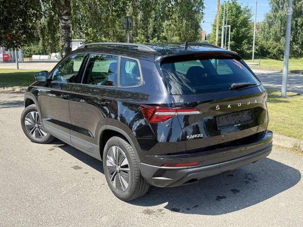 Black Skoda Karoq 2022 in Taurage, with an engine capacity of 1.97 L and mileage of 200 thousand km for 17900 €, photo 7 on AUTOMOTO.COM.LV