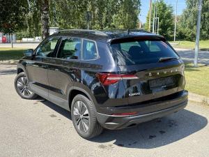 Black Skoda Karoq 2022 in Taurage, with an engine capacity of 1.97 L and mileage of 200 thousand km for 17900 €, photo 8 on AUTOMOTO.COM.LV