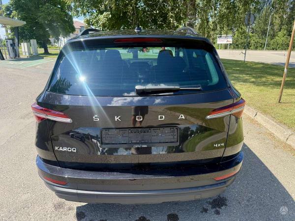 Black Skoda Karoq 2022 in Taurage, with an engine capacity of 1.97 L and mileage of 200 thousand km for 17900 €, photo 8 on AUTOMOTO.COM.LV