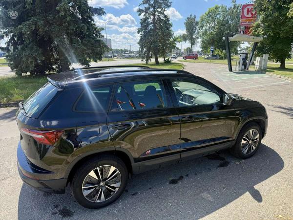 Black Skoda Karoq 2022 in Taurage, with an engine capacity of 1.97 L and mileage of 200 thousand km for 17900 €, photo 9 on AUTOMOTO.COM.LV