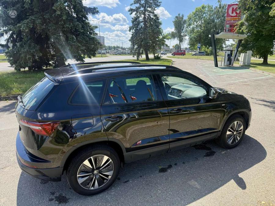 Black Skoda Karoq 2022 in Taurage, with an engine capacity of 1.97 L and mileage of 200 thousand km for 17900 €, photo 10 on AUTOMOTO.COM.LV