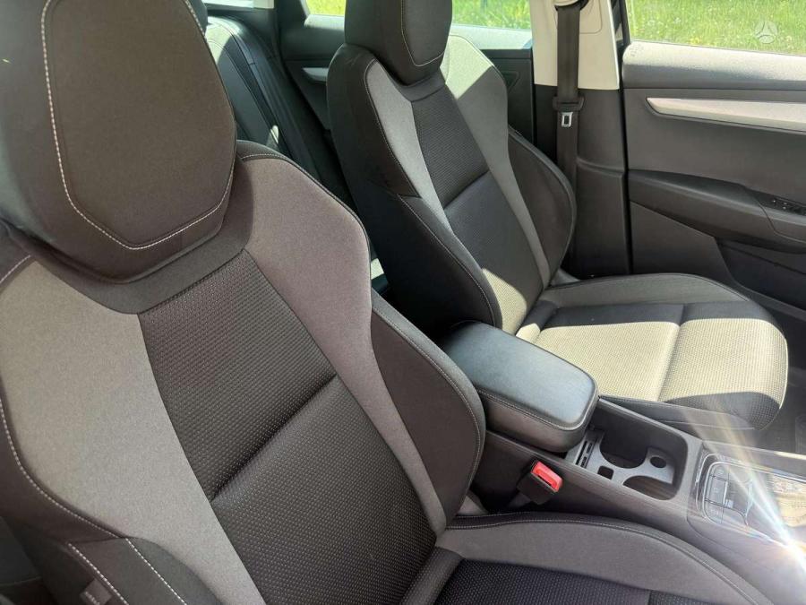 Black Skoda Karoq 2022 in Taurage, with an engine capacity of 1.97 L and mileage of 200 thousand km for 17900 €, photo 15 on AUTOMOTO.COM.LV