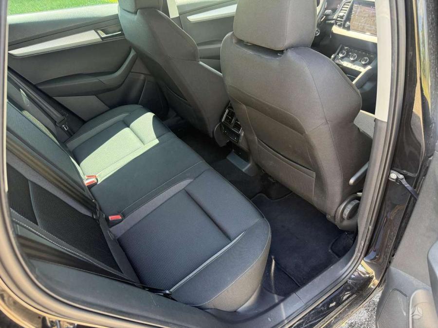 Black Skoda Karoq 2022 in Taurage, with an engine capacity of 1.97 L and mileage of 200 thousand km for 17900 €, photo 16 on AUTOMOTO.COM.LV