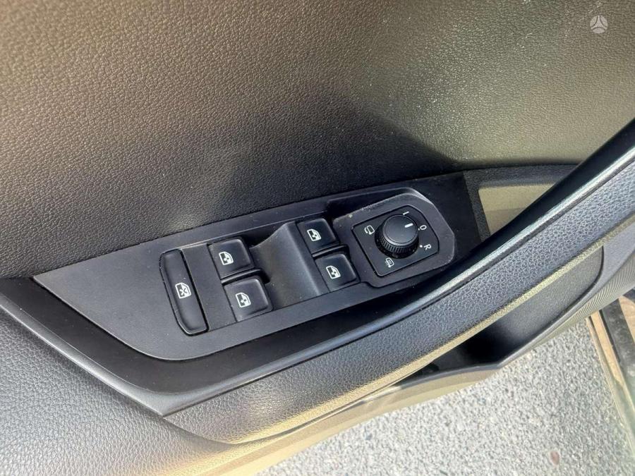 Black Skoda Karoq 2022 in Taurage, with an engine capacity of 1.97 L and mileage of 200 thousand km for 17900 €, photo 18 on AUTOMOTO.COM.LV